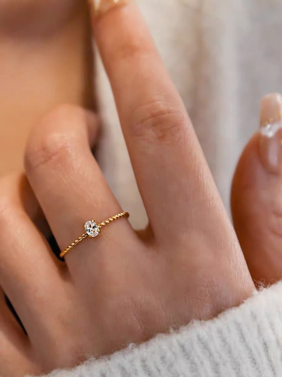 Jillian Ring – Plain.J